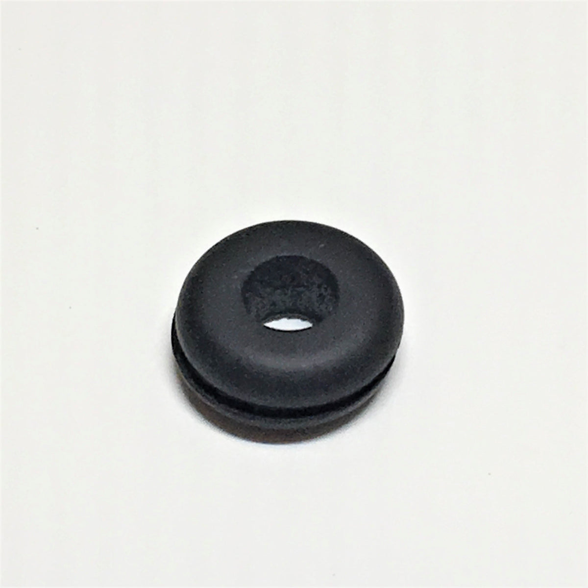 RU026-Grommet, TC EXU horn wire, fuse block to battery thru the batter ...