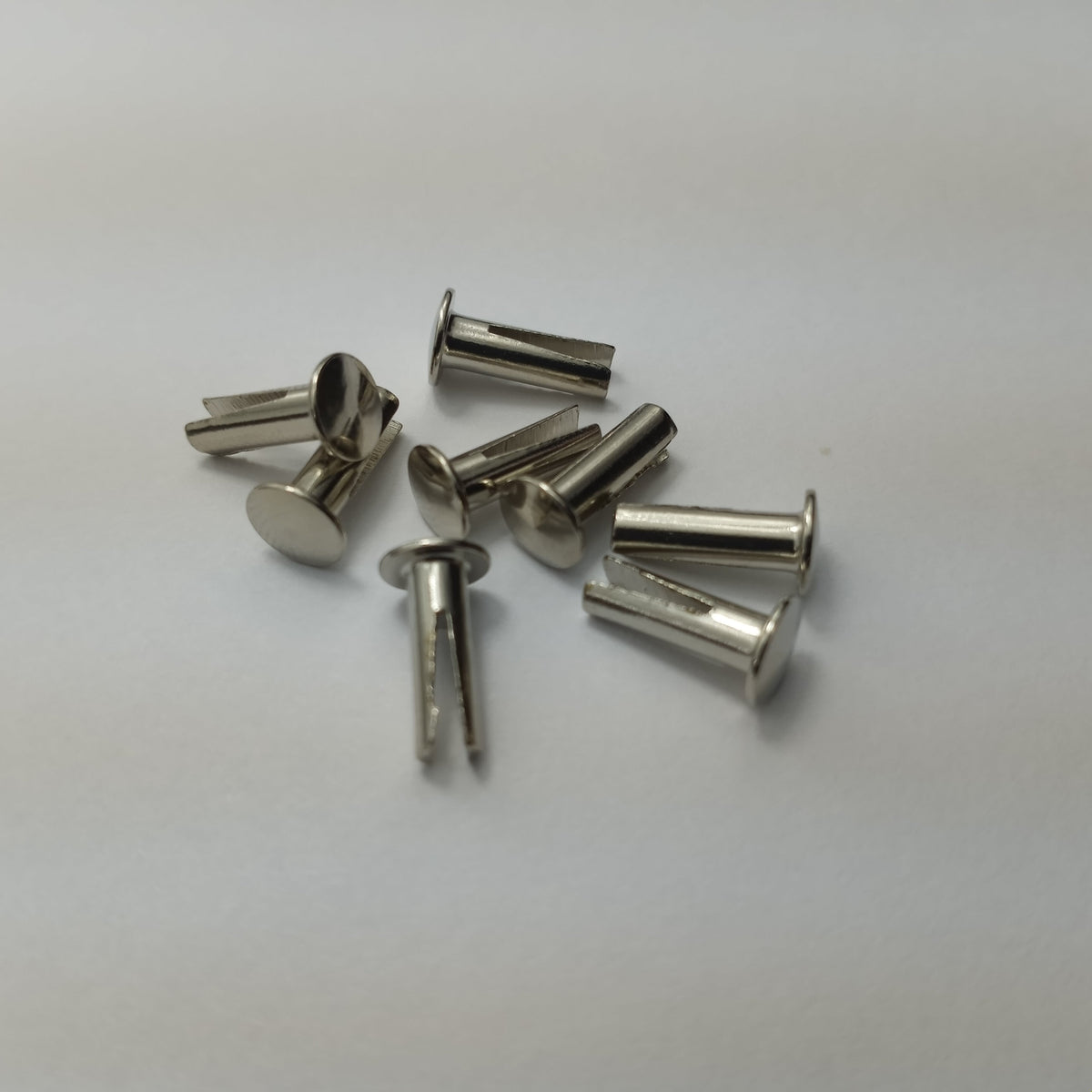 TIRU121-Rivet - Tickford window rubber/felt channel, set of 8 — From ...